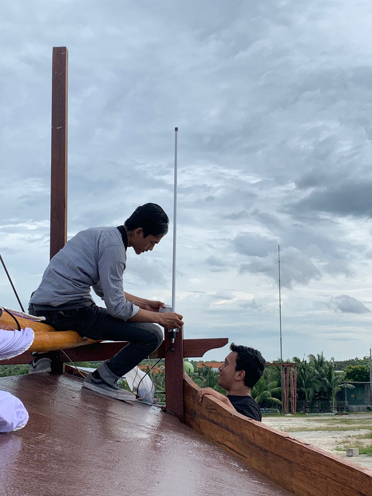 KAPAL PENCALANG KARYA PPNS DILENGKAPI AIS POLKAPPALS - AIS Research ...
